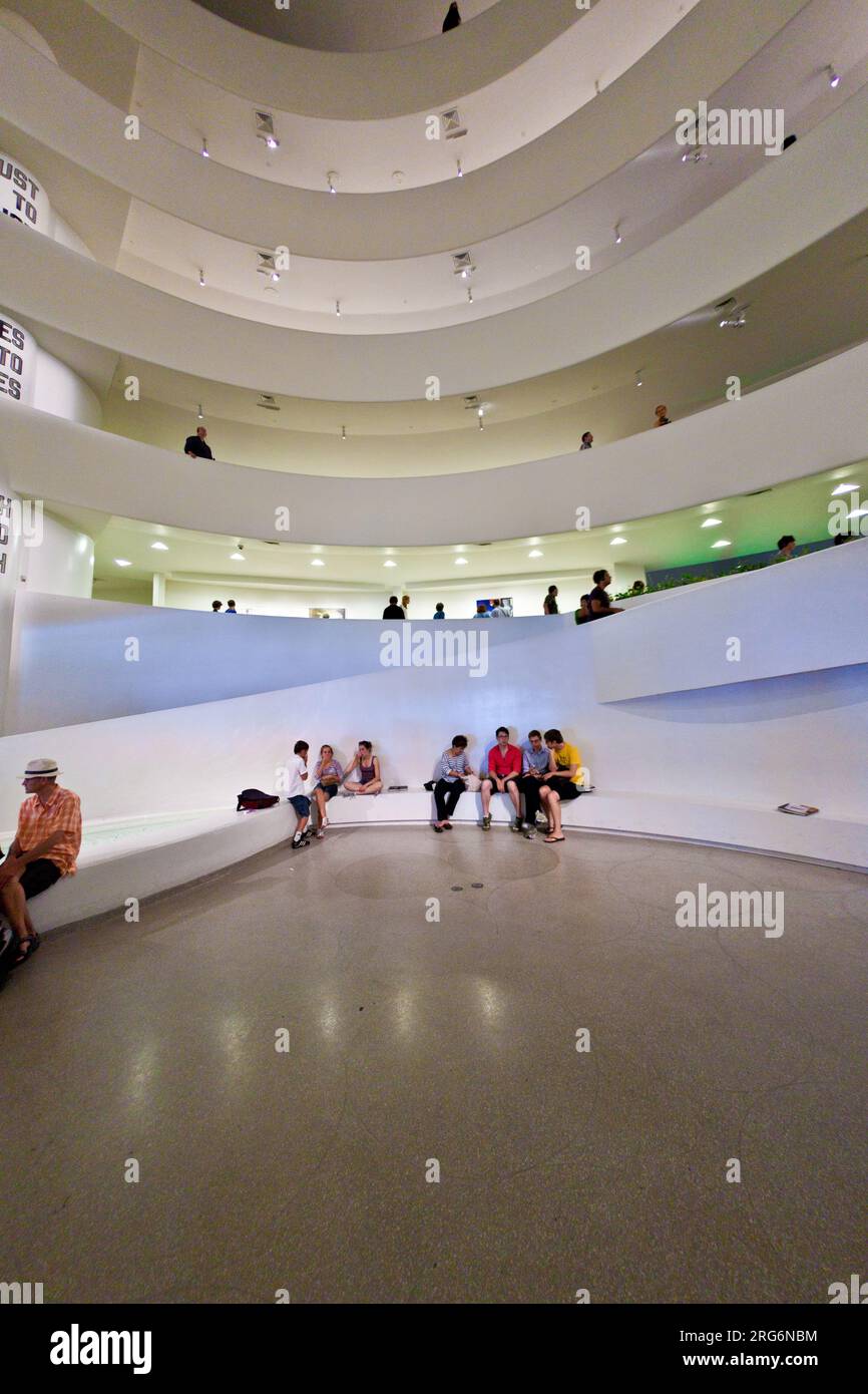 Guggenheim museum new york stairs hi-res stock photography and images ...
