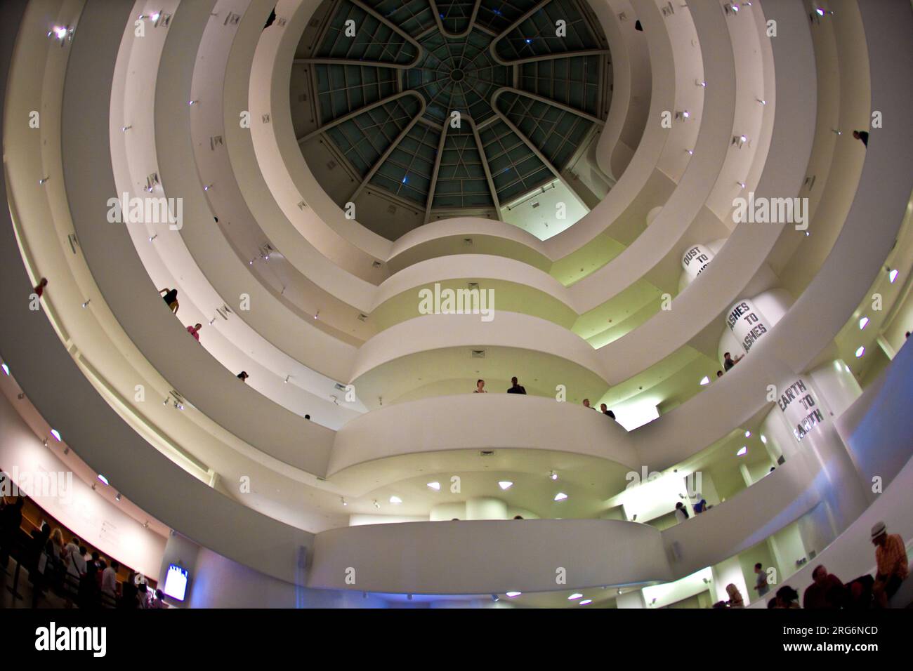 Guggenheim museum new york stairs hi-res stock photography and images ...