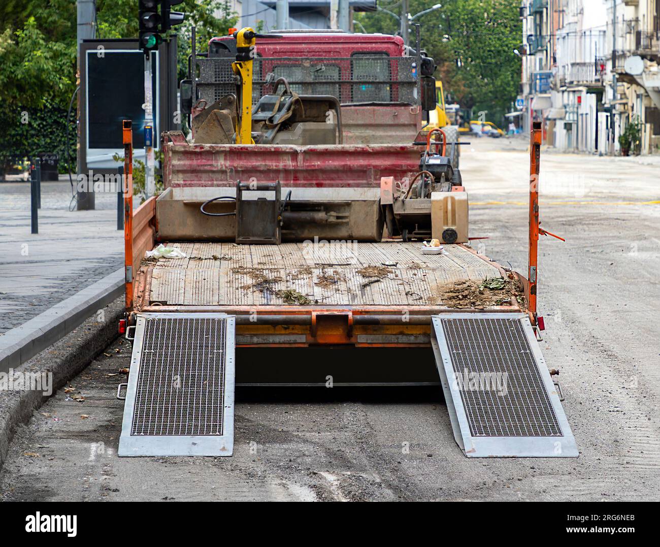 Flatbed trailer for loading heavy equipment construction industry ...