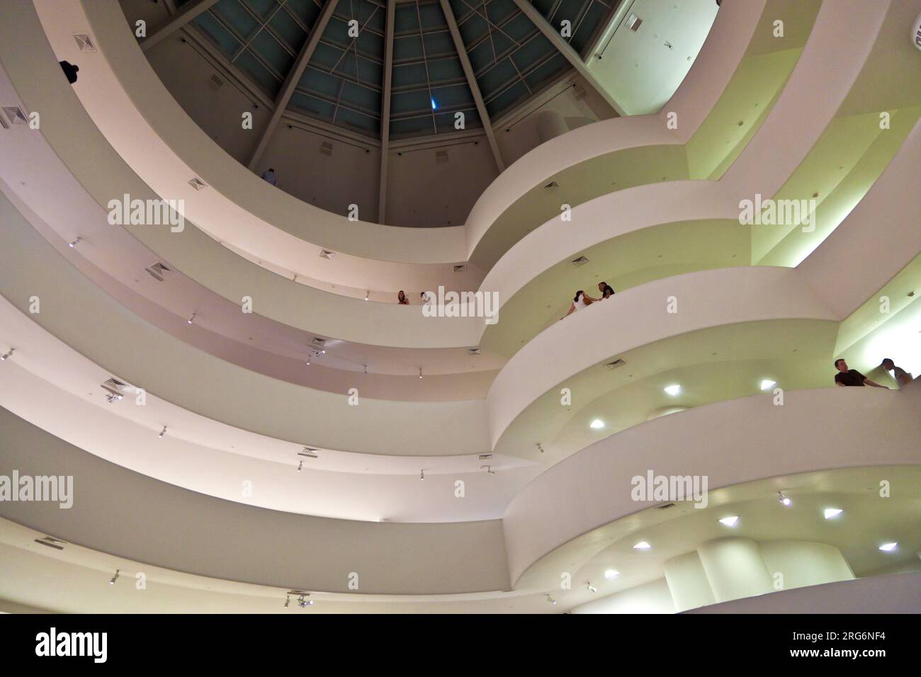 Guggenheim museum new york stairs hi-res stock photography and images ...