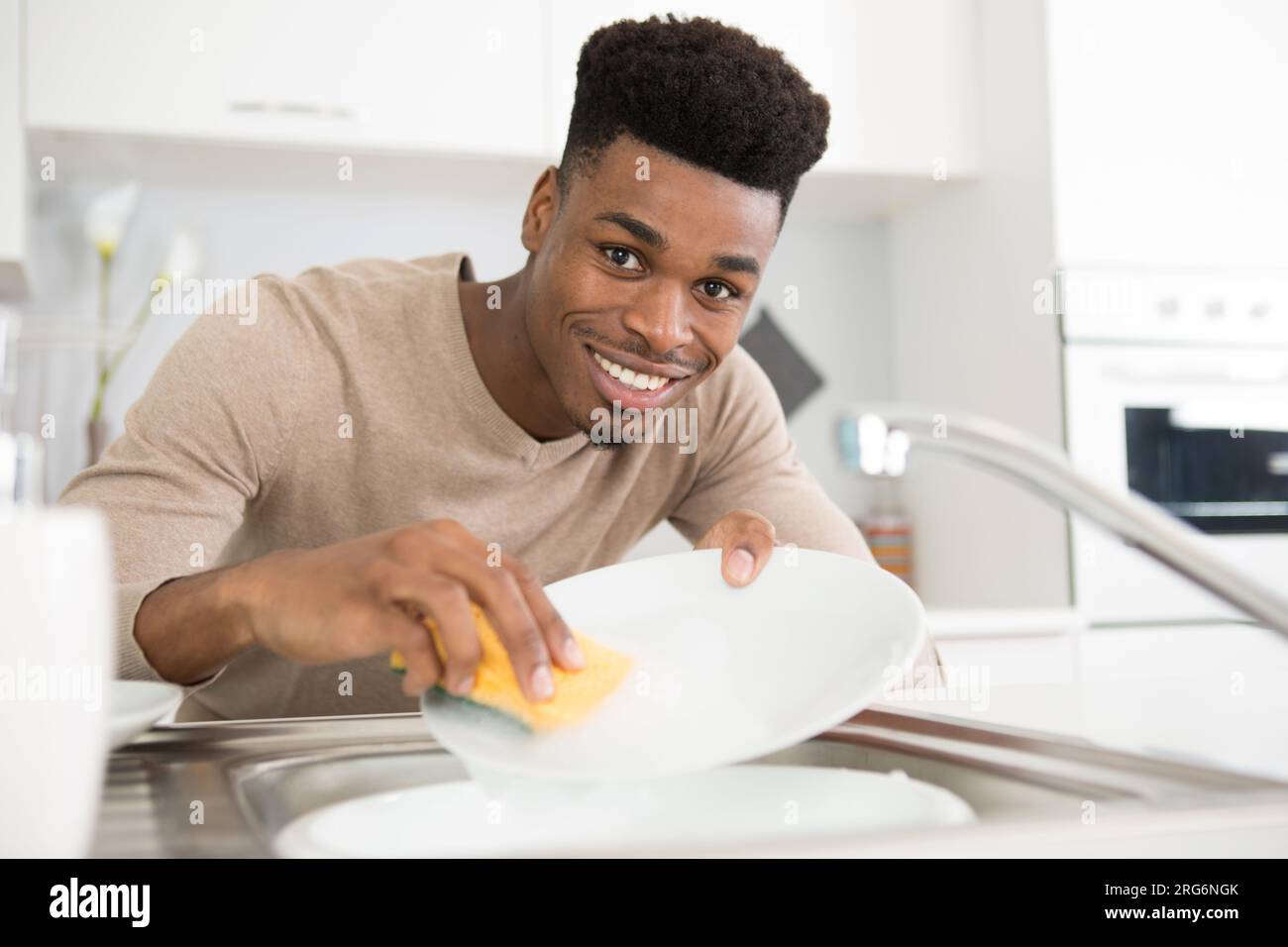 Man washing cup sponge hi-res stock photography and images - Alamy