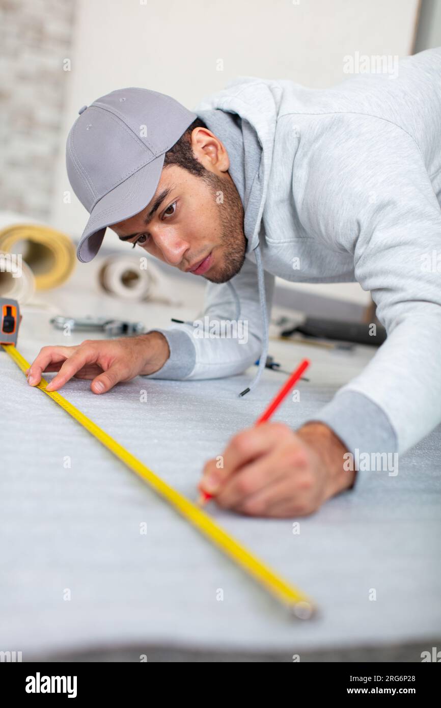 man using a measuring floor in construction concept Stock Photo - Alamy
