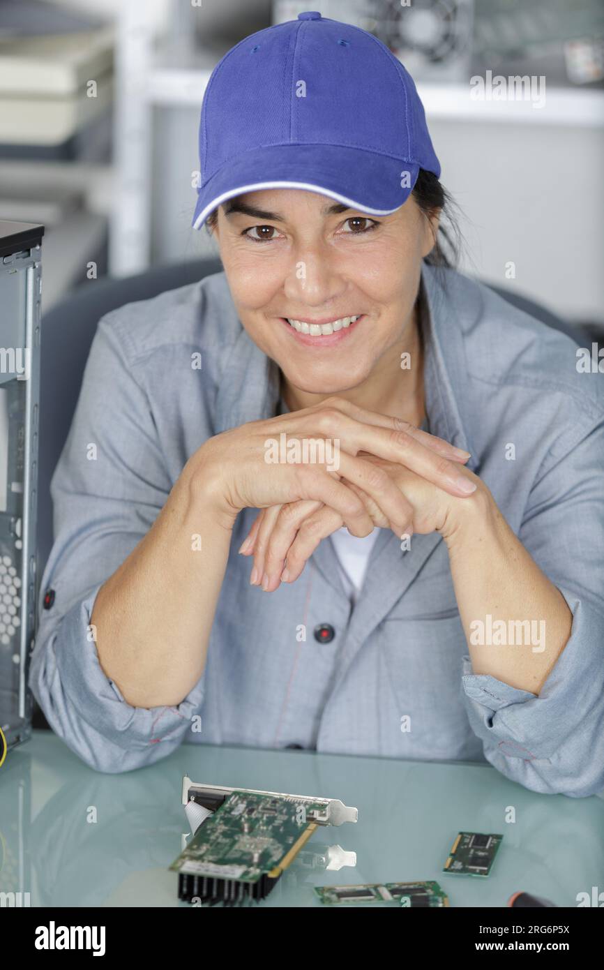 Portrait mature woman technician hi-res stock photography and images ...