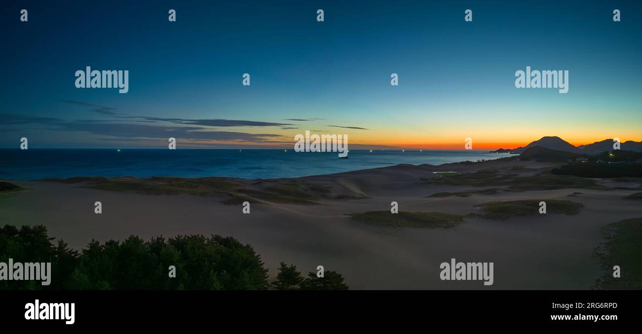Tottori Sand Dunes on Sea of Japan Coast, Quiet and Peaceful at Dawn ...