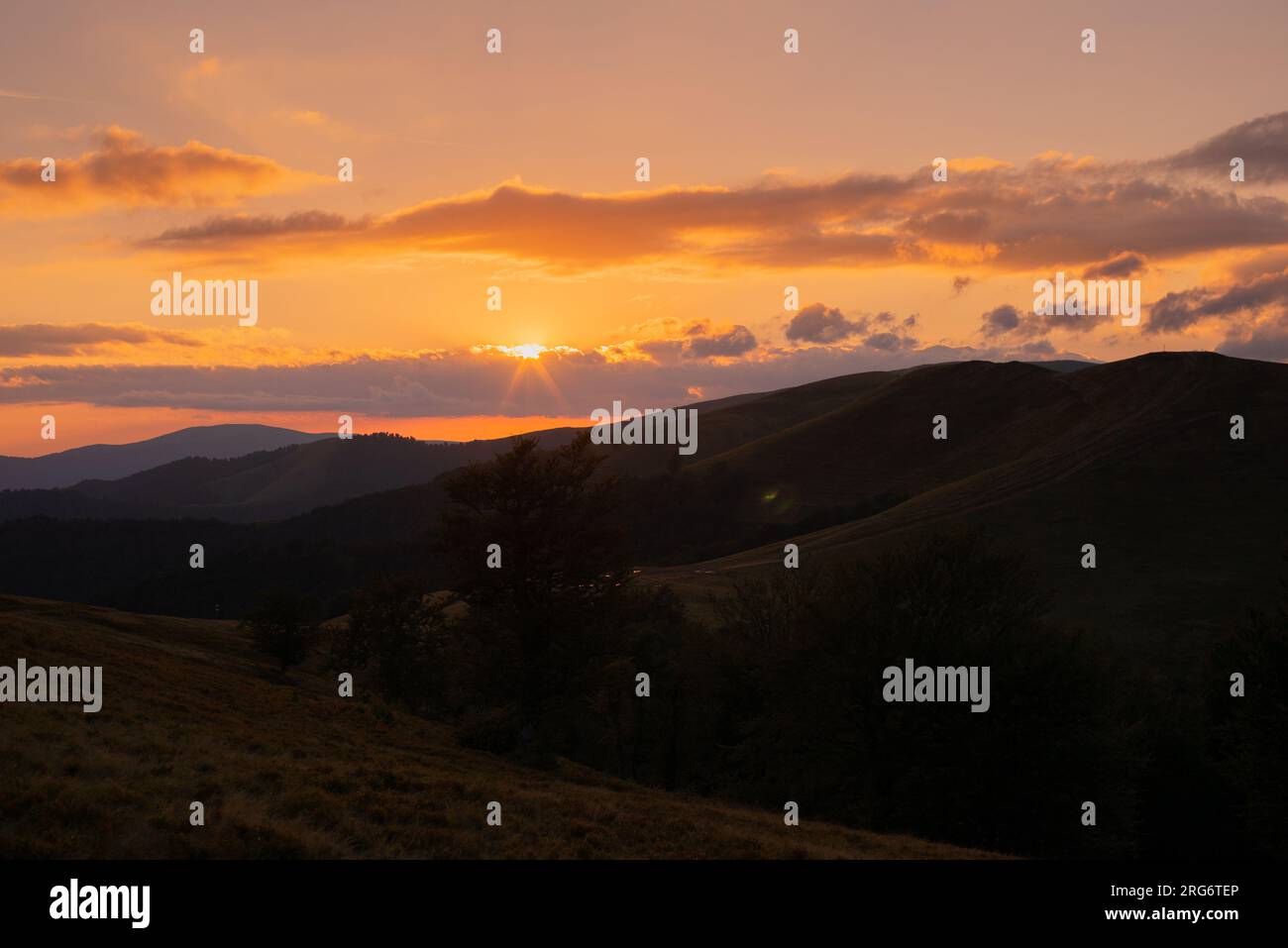 Scenic Colorful Gold sunset in mountains Beautiful gold sunset sky in ...