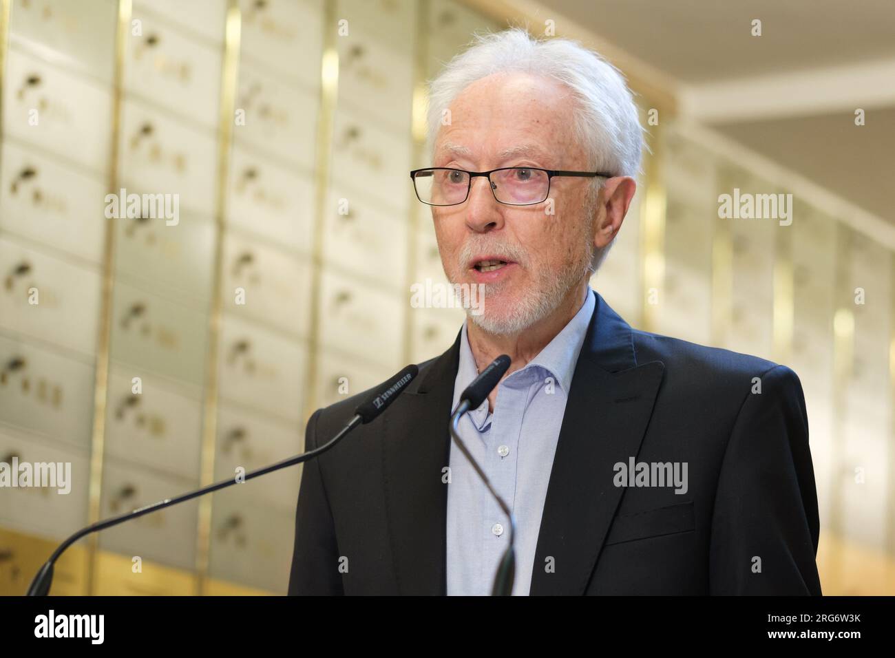 Nobel laureate John Maxwell Coetzee leaves a legacy in the Caja de las ...