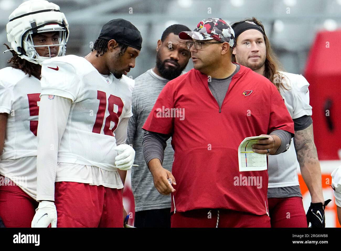 Arizona Cardinals linebacker BJ Ojulari (18) talks with outside ...