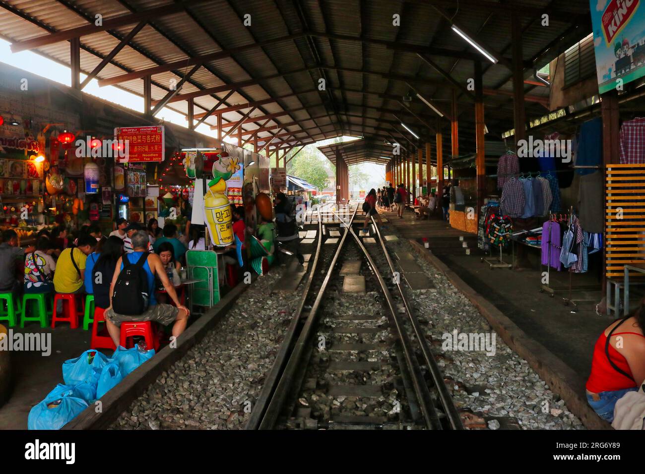 Maeklong station hi-res stock photography and images - Alamy