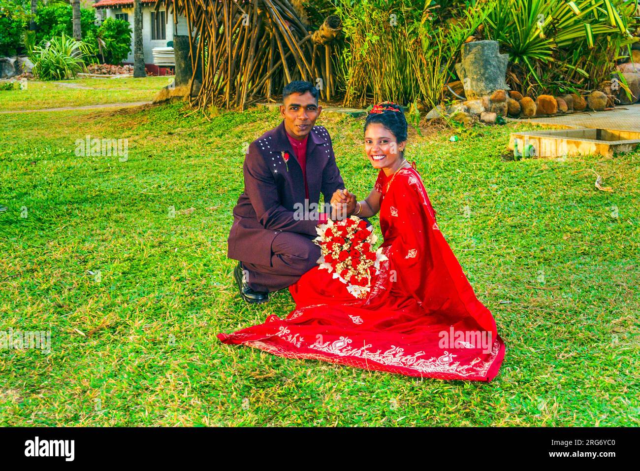 COLOMBO, SRI LANKA - AUG 18: couple pose at a Poruwa on August 18, 2005 ...