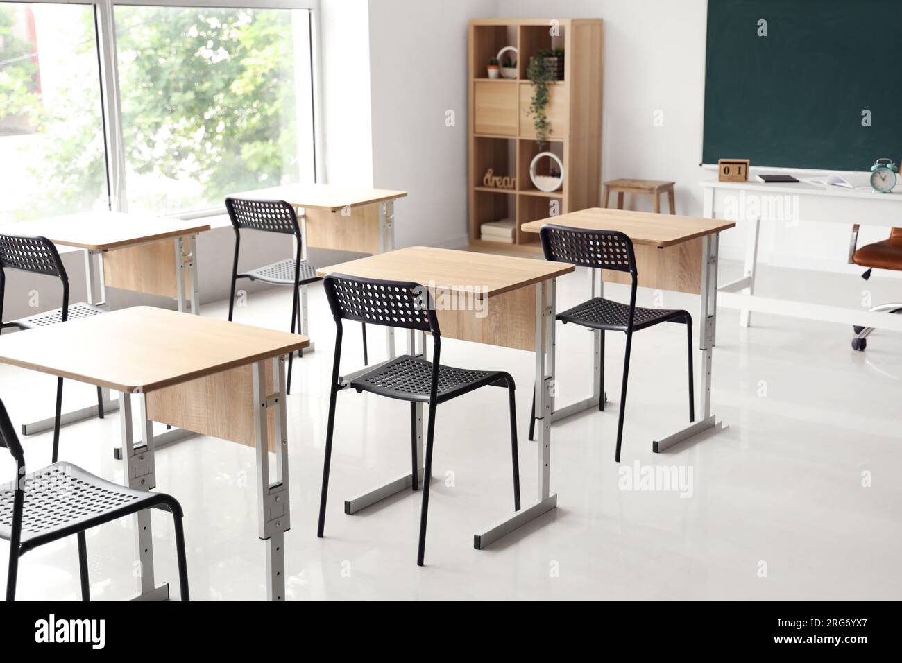 Interior of modern empty classroom Stock Photo - Alamy