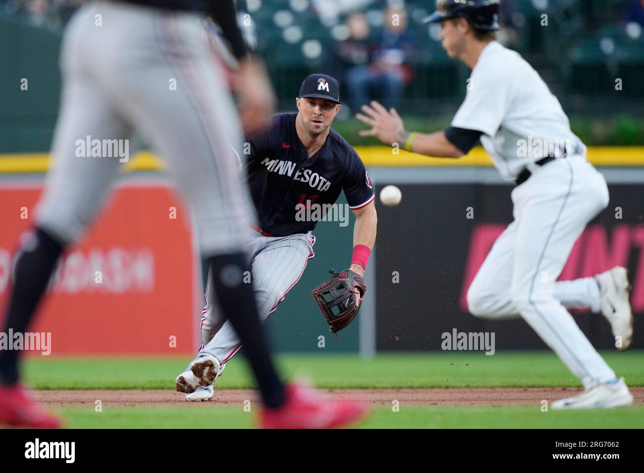 Minnesota Twins second baseman Kyle Farmer fields the grounder hit by ...
