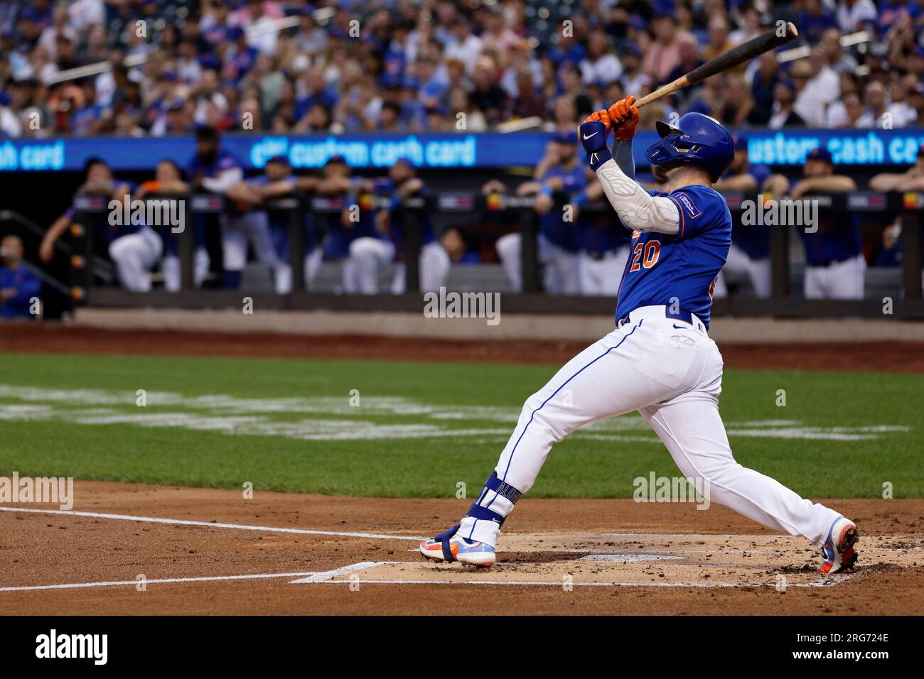 New York Mets' Pete Alonso (20) hits a three-run home run against the ...