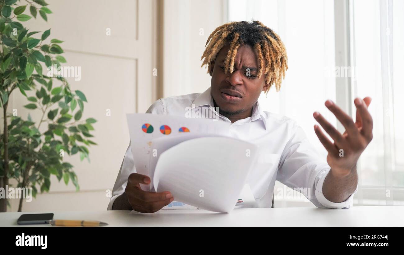 Work difficulties boss angry office man documents Stock Photo - Alamy