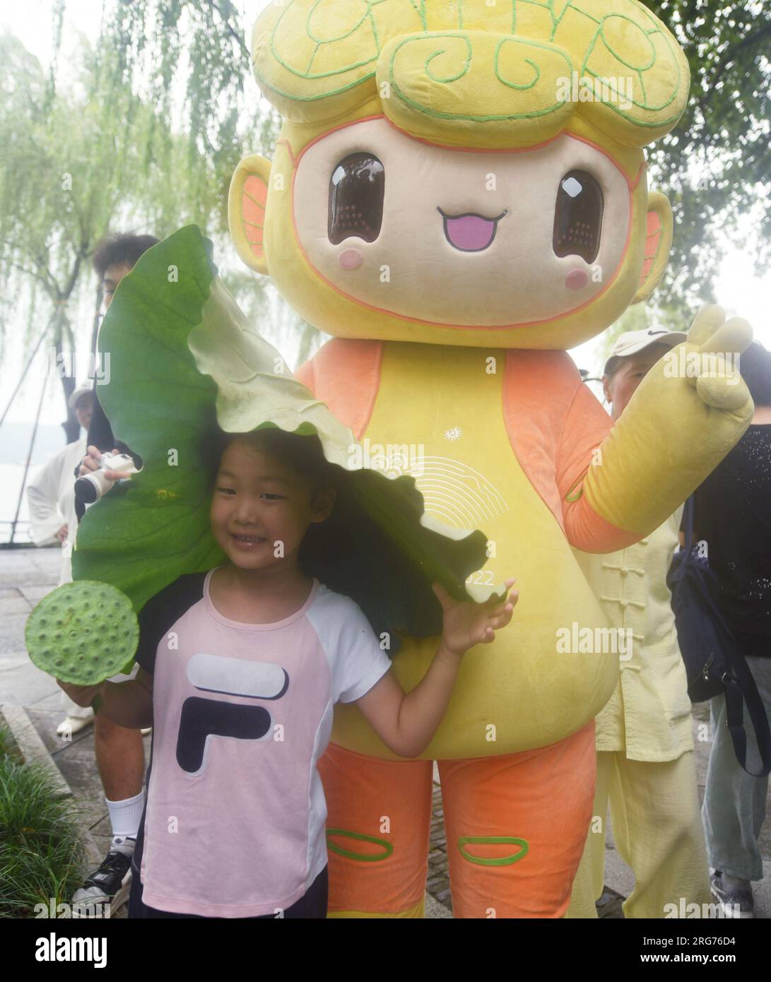 HANGZHOU, CHINA - AUGUST 8, 2023 - Children who buy lotus leaves from ...