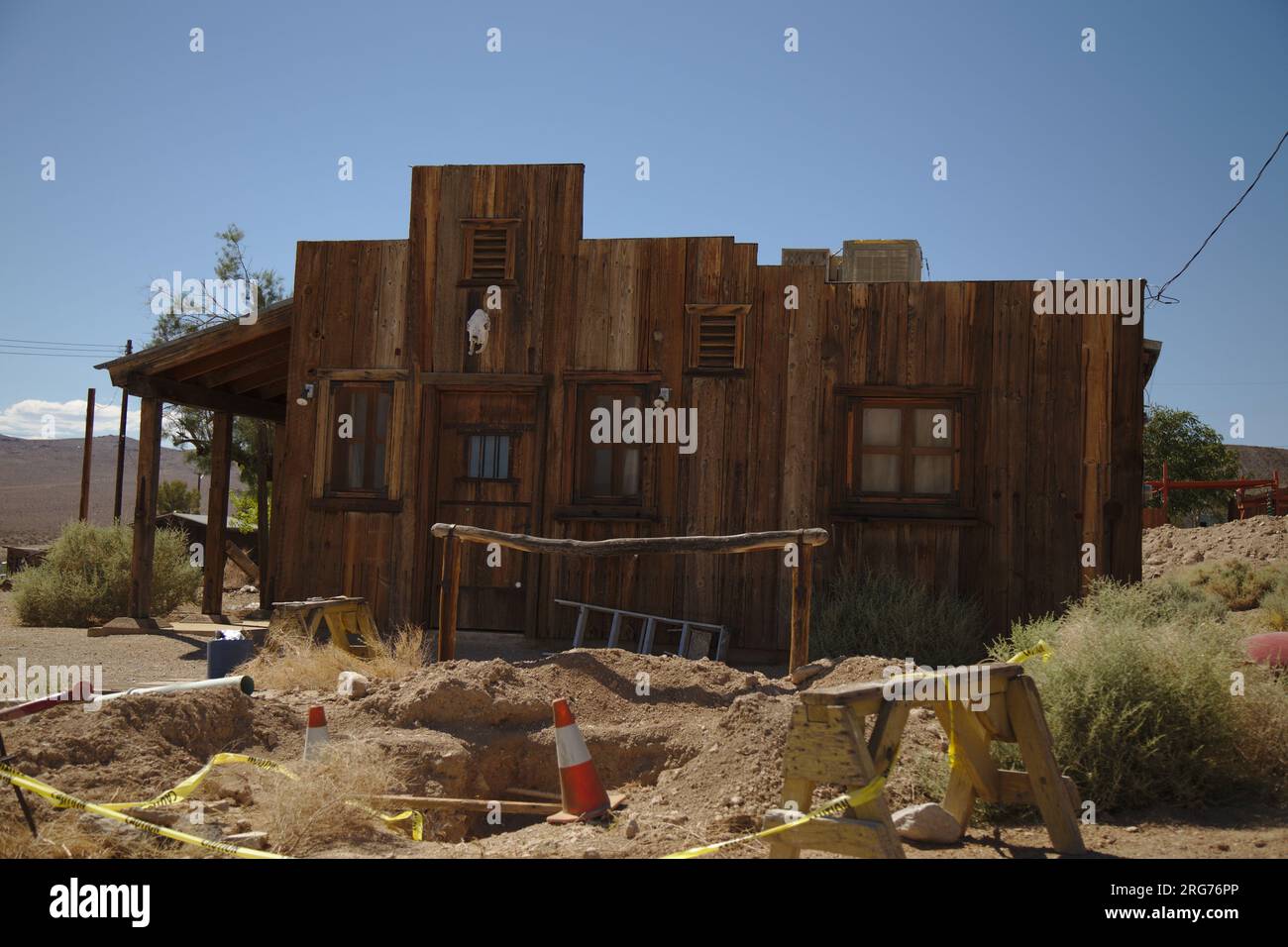 Wooden cabin in Darwin California Stock Photo - Alamy