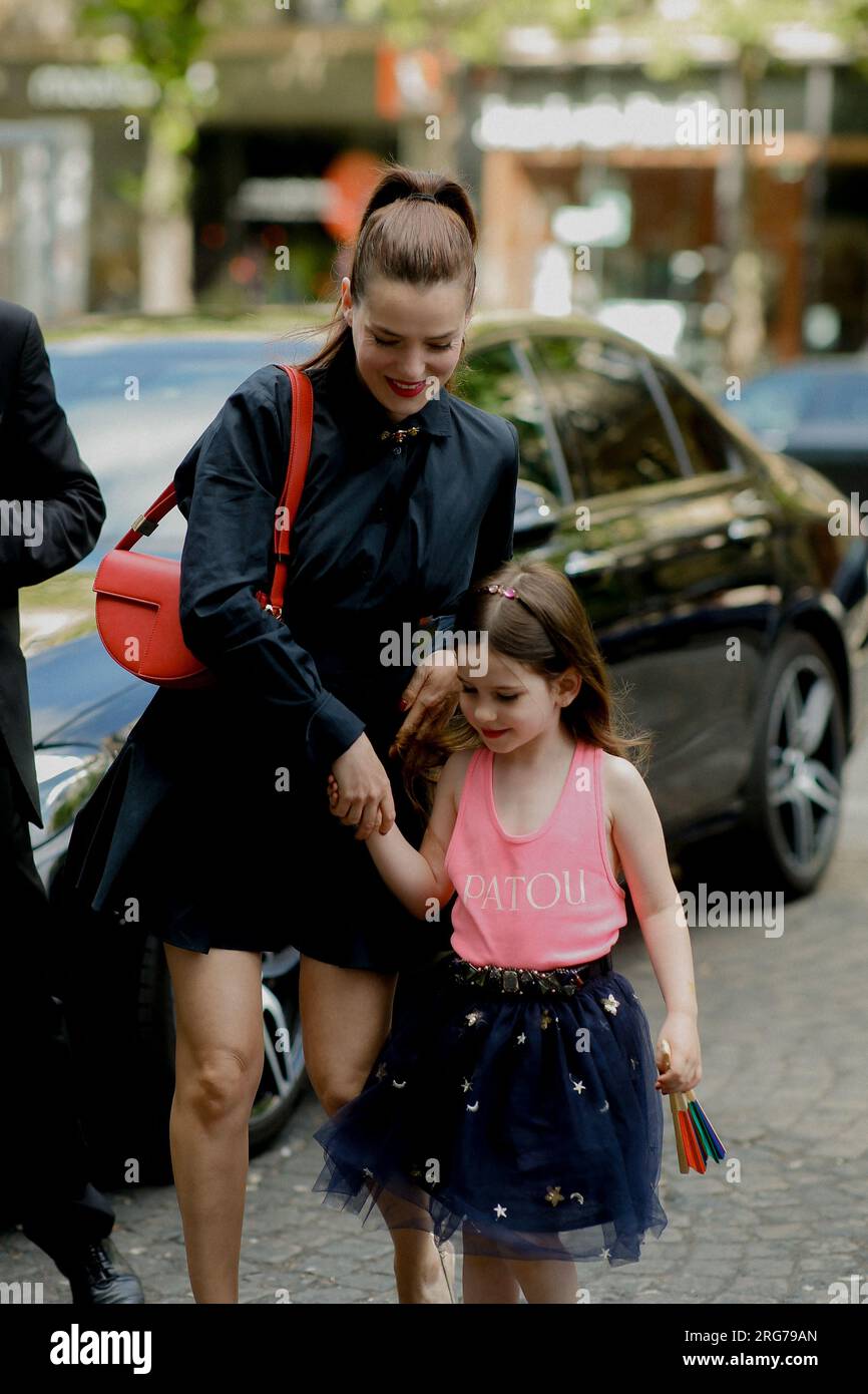 Roxane Mesquida Style