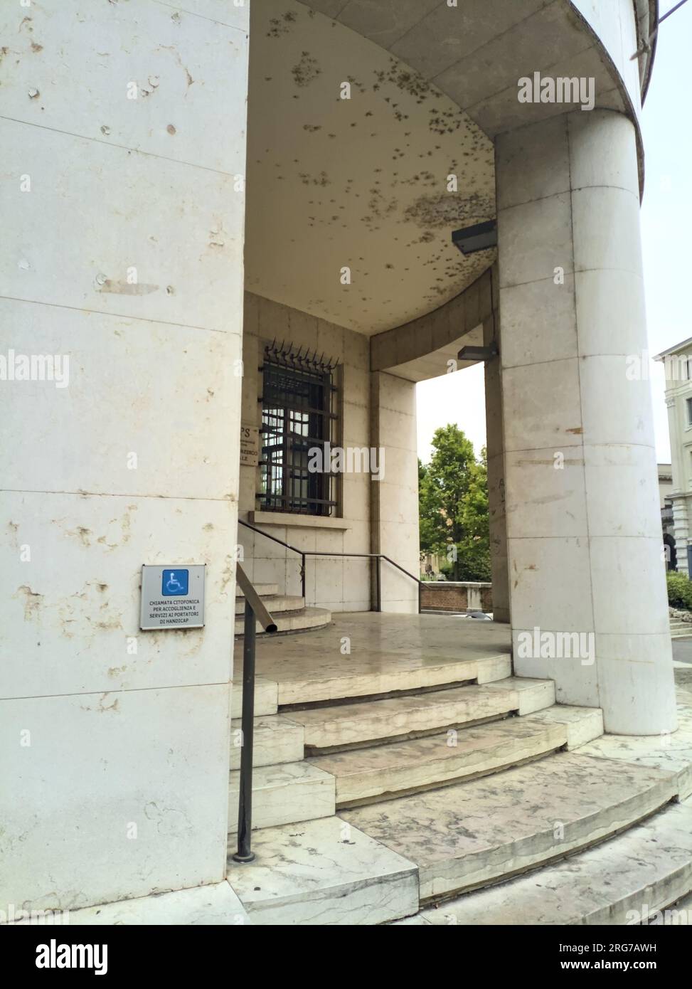 Entrance of a building with columns and a staircase in a square of an ...