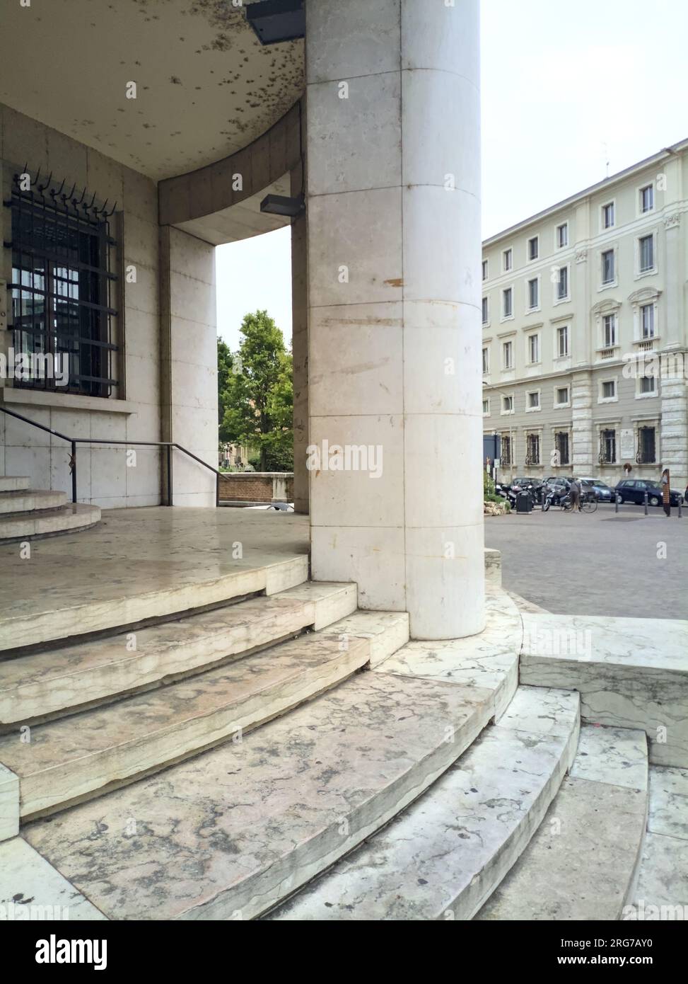 Entrance of a building with columns and a staircase in a square of an ...
