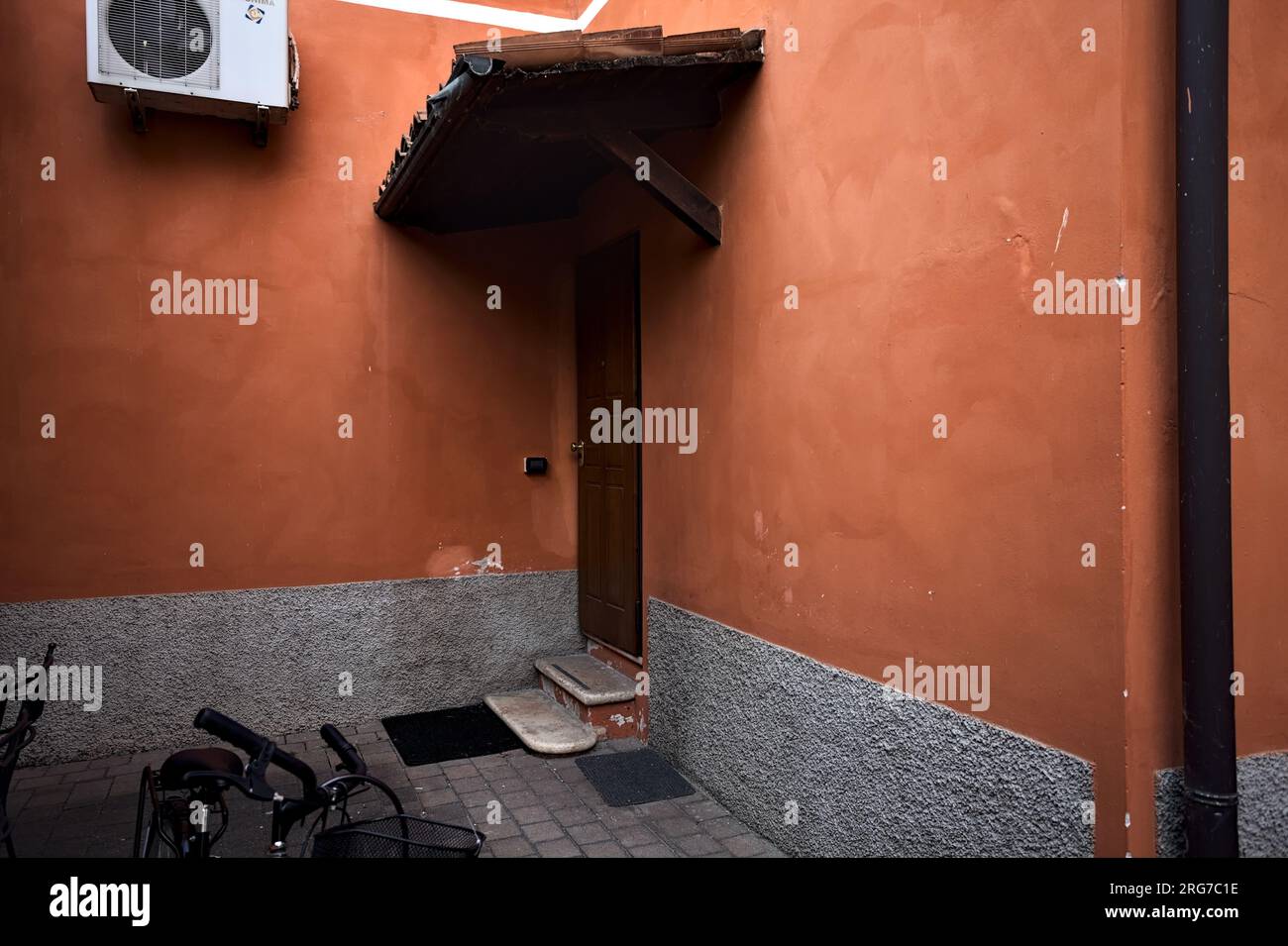 Canopy structure in the entrance hi-res stock photography and images ...