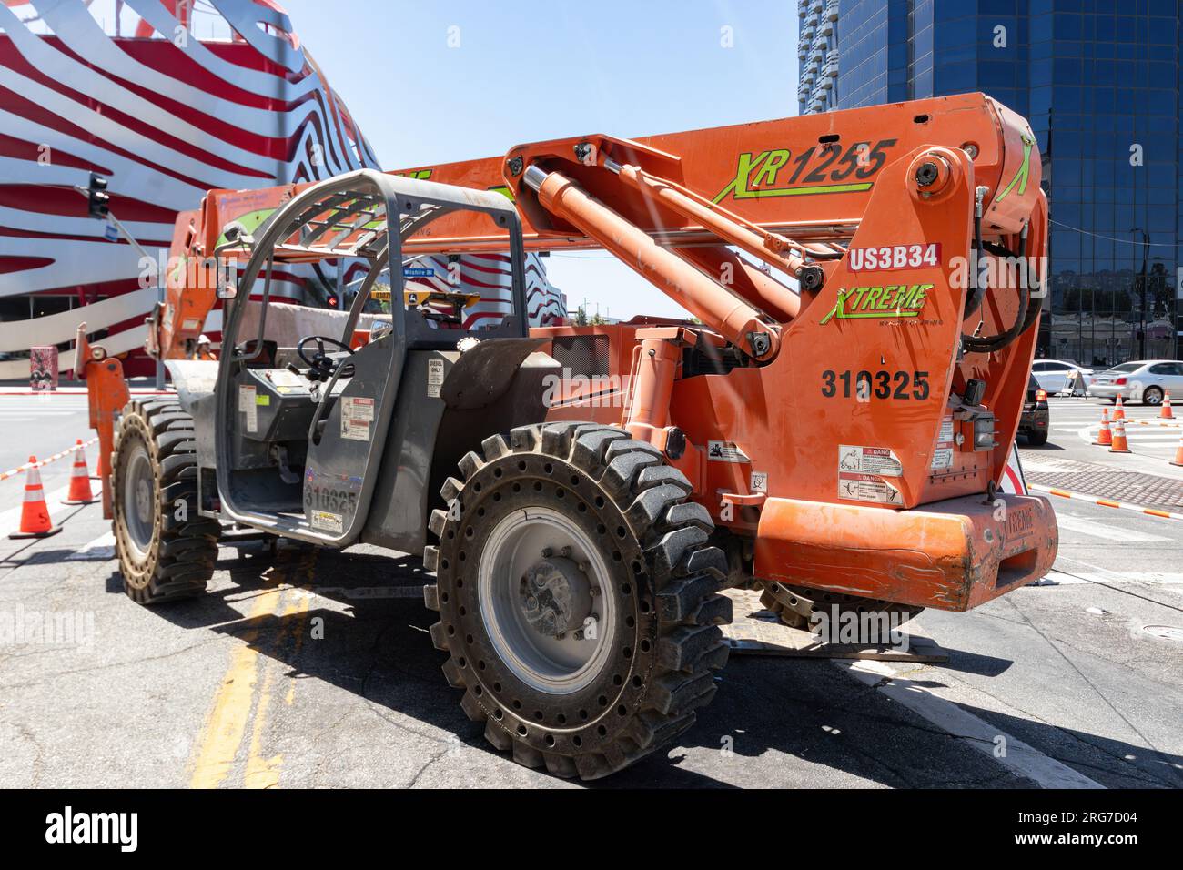 orange Extreme XR1255 HIGH PIVOT ROLLER BOOM telehandler fixing ...