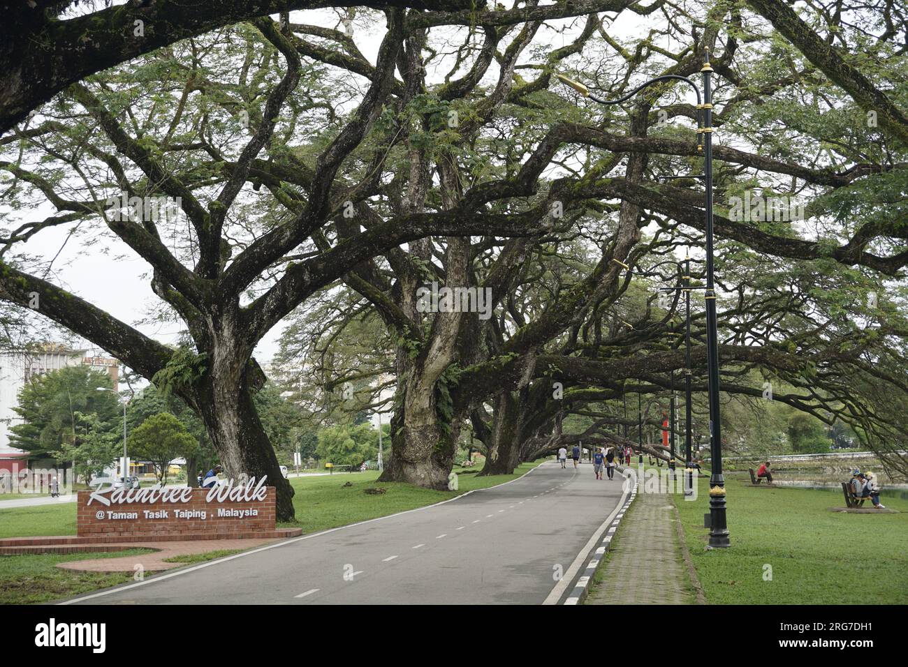 Gardens walk hi-res stock photography and images - Alamy