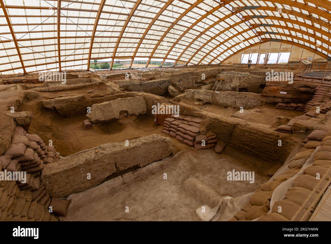 Catalhoyuk is oldest town in world with large Neolithic and ...