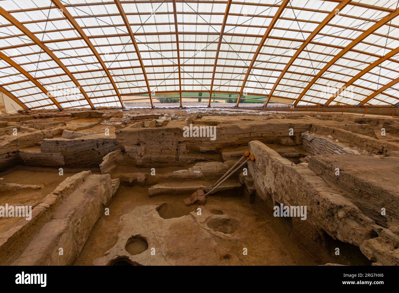 Catalhoyuk is oldest town in world with large Neolithic and ...