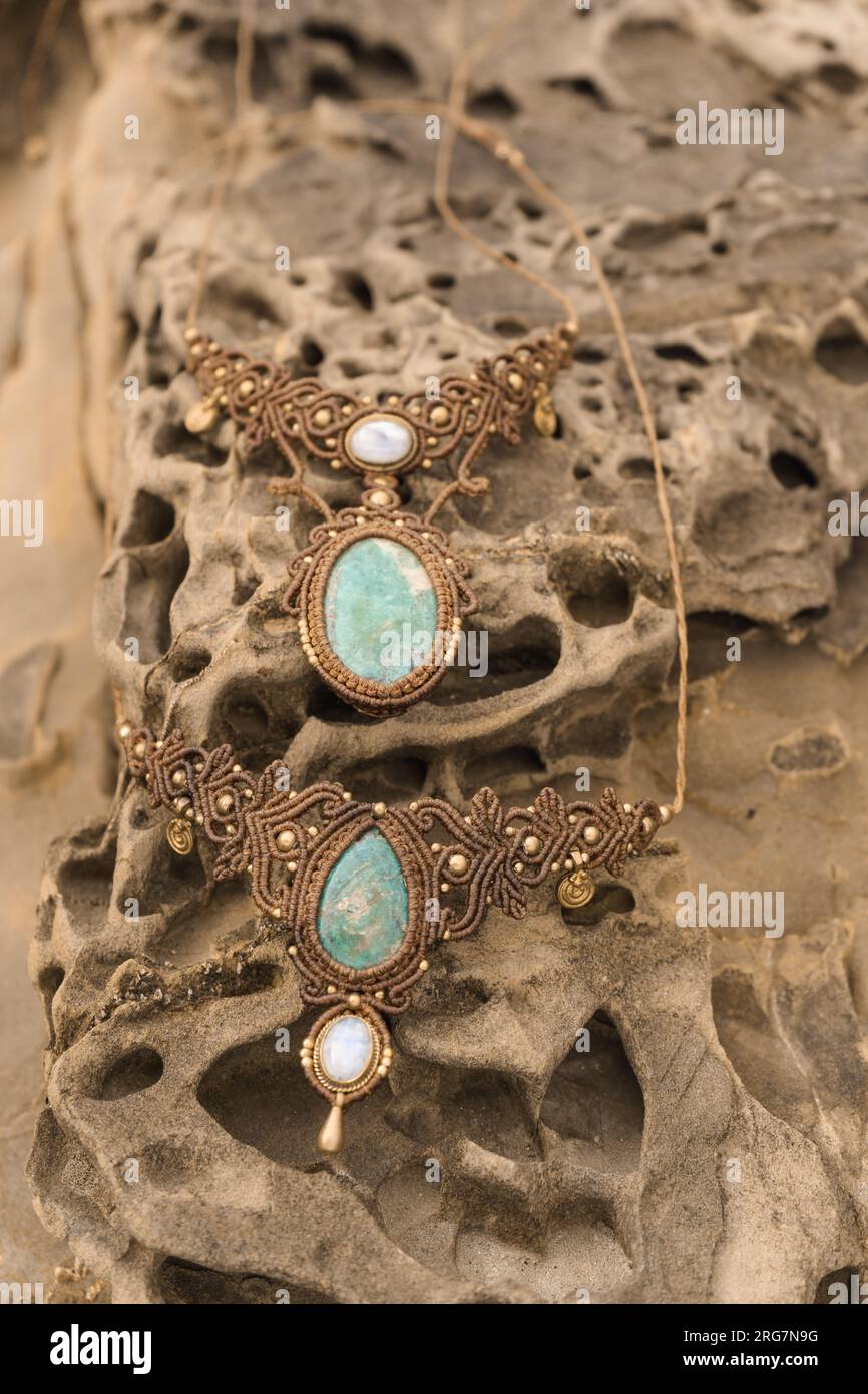 Hand string jewellery hi-res stock photography and images - Alamy