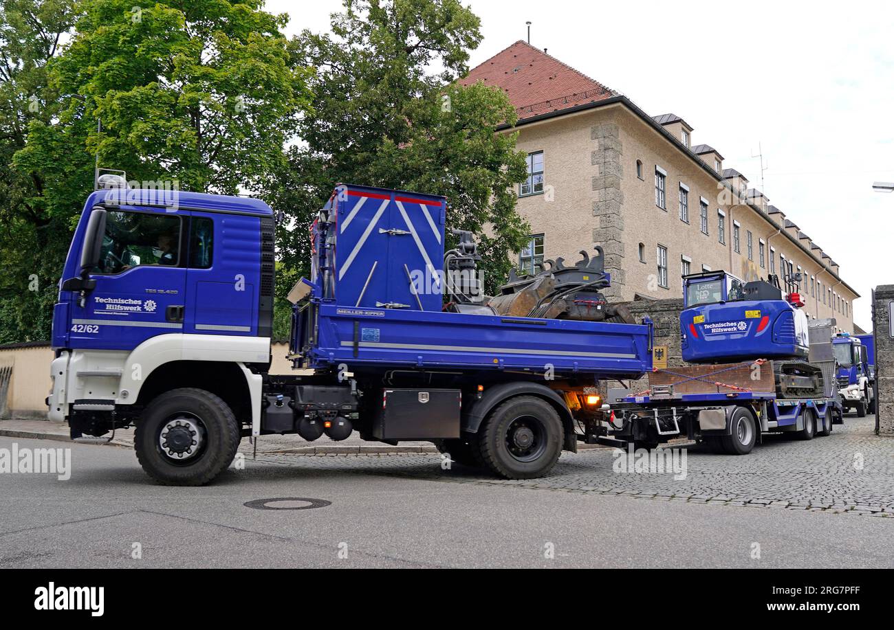 Rosenheim, Germany. 08th Aug, 2023. Vehicles of the German Federal ...