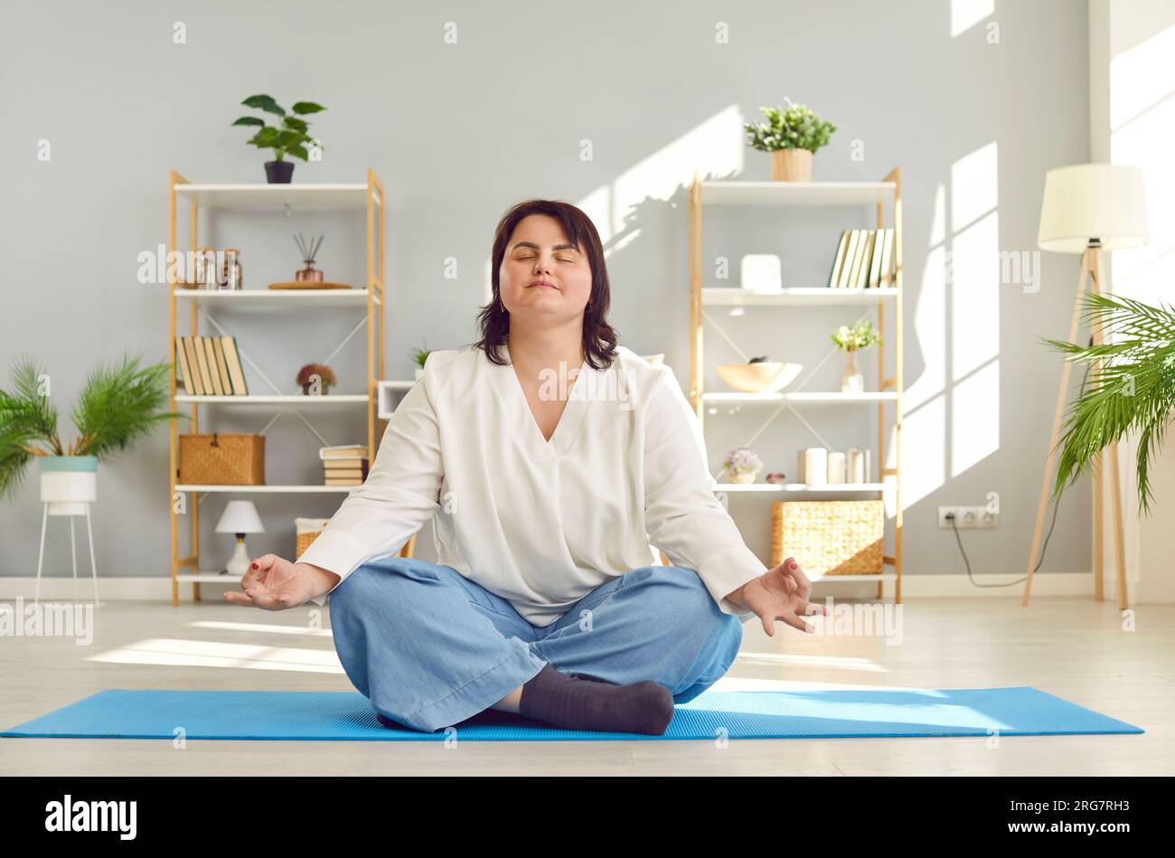 Overweight people meditating hi-res stock photography and images - Alamy