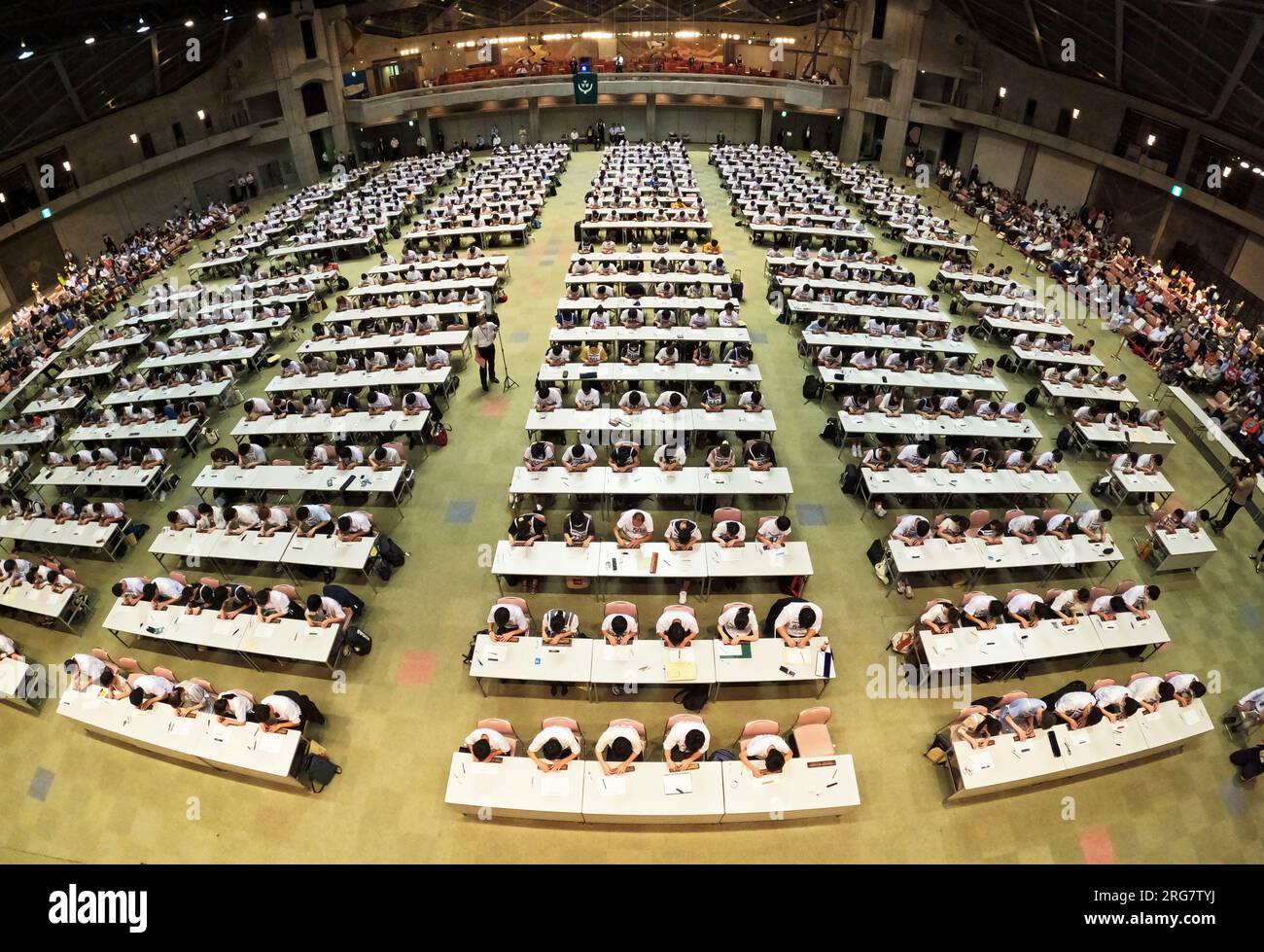 Participants calculate during All Japan Shuzan Championship in Kyoto on ...