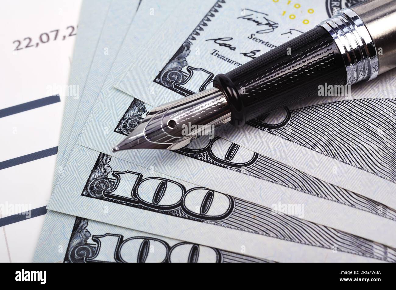 Fountain pen and dollar bill, close up Stock Photo - Alamy