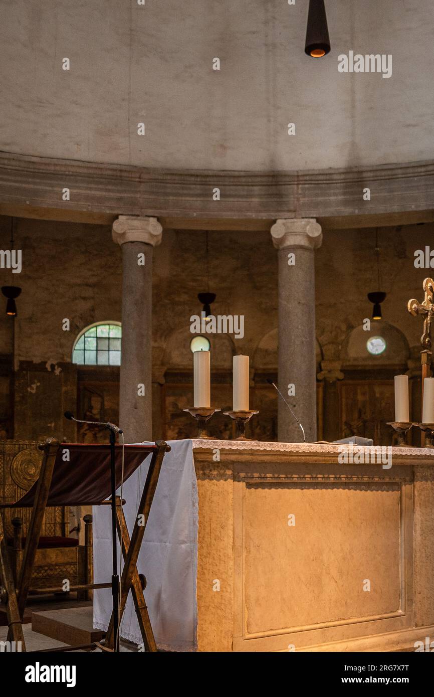 Travel tourism tourists vacation exterior statue hi-res stock ...