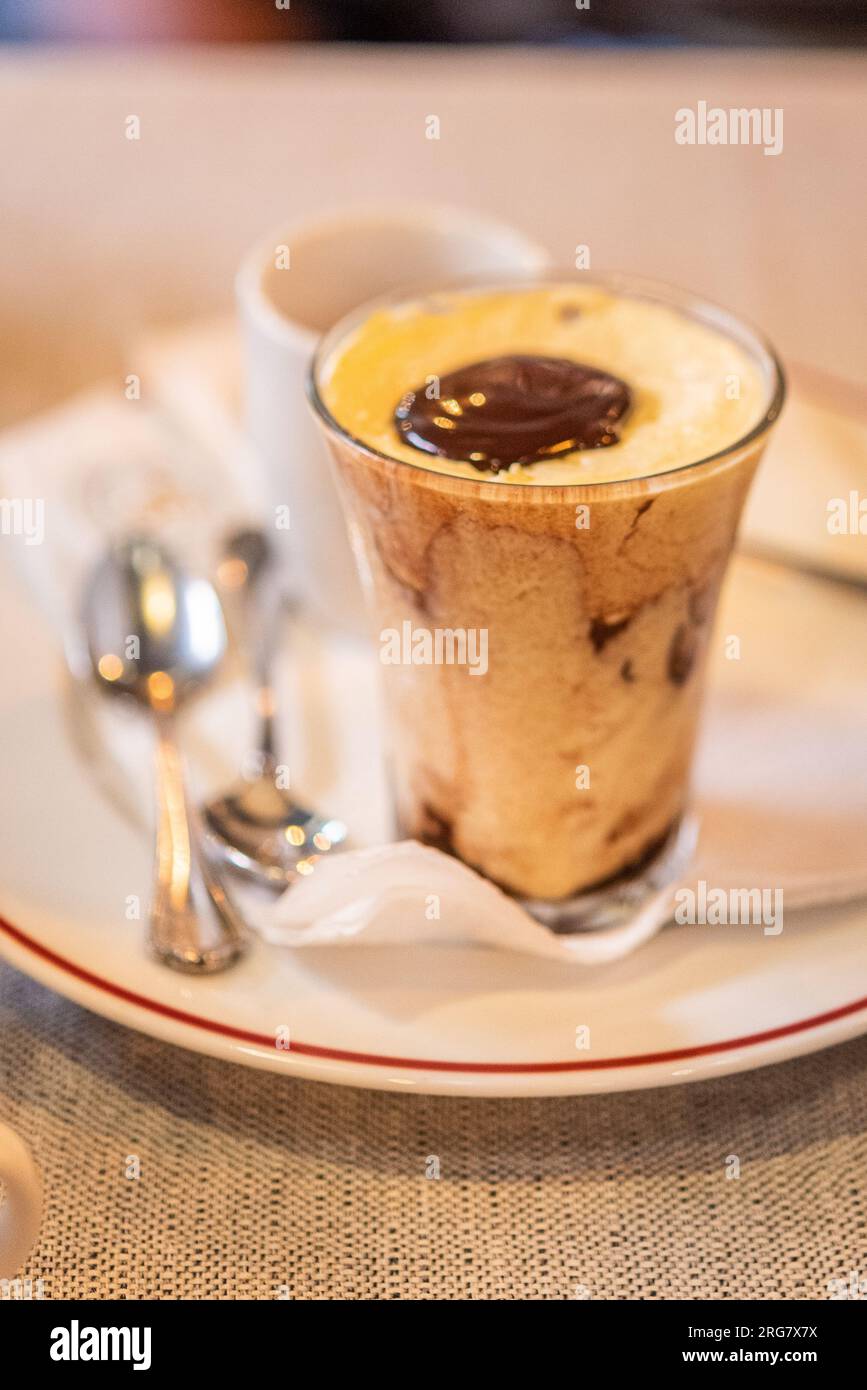 Rome restaurant tiramisu hi-res stock photography and images - Alamy