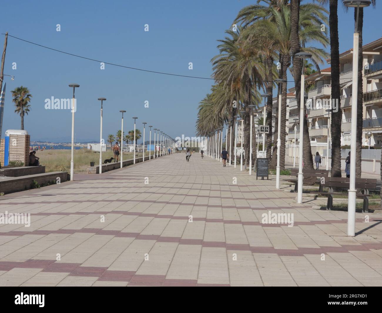 Spain: The beach promenade of Cunit, Costa Brava Stock Photo - Alamy