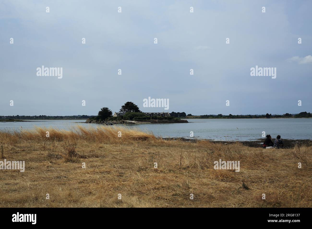 Low tide and view of Ile de Quistinic from Passage de Saint Armel ...