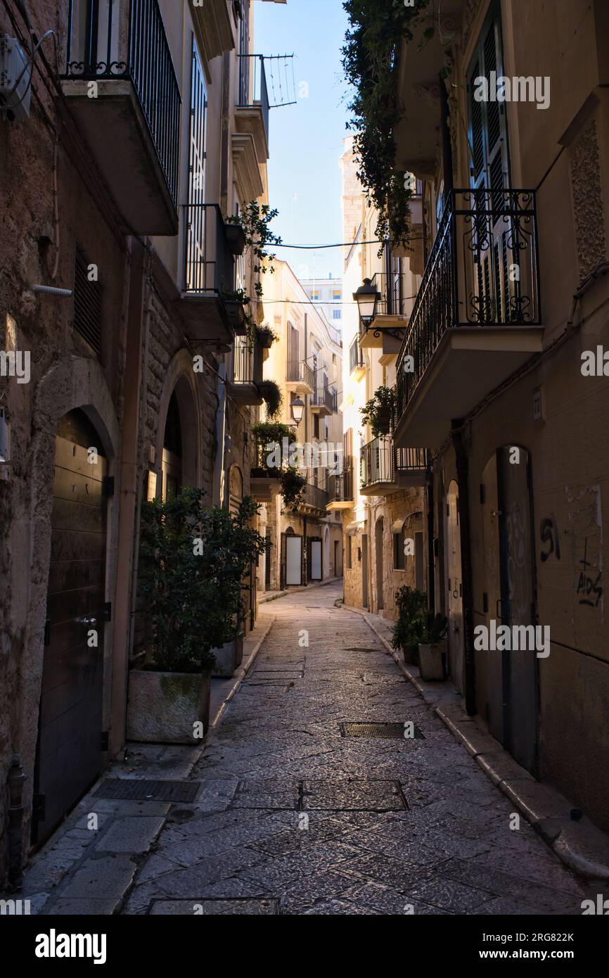 Alley of old bari hi-res stock photography and images - Alamy