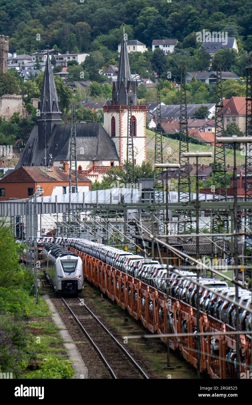 Upper Middle Rhine Valley, goods train, car transporter in Bingen ...