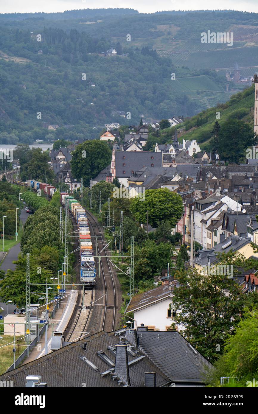Upper Middle Rhine Valley, railway line on the right bank of the Rhine ...