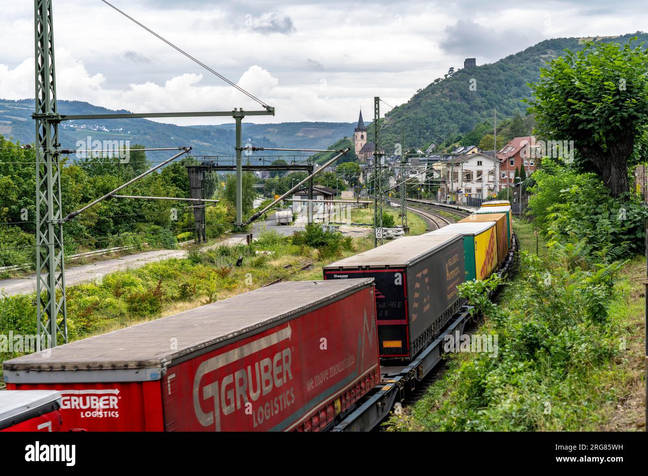 Upper Middle Rhine Valley, railway line on the right bank of the Rhine ...