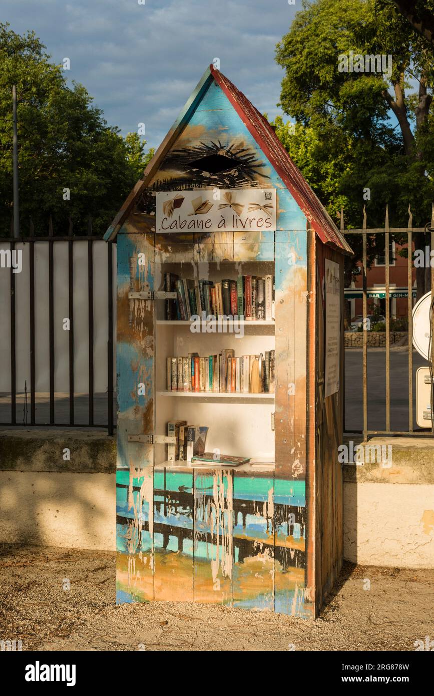 Converted old beach hut with books for swap, Meze, Herault, Occitanie ...