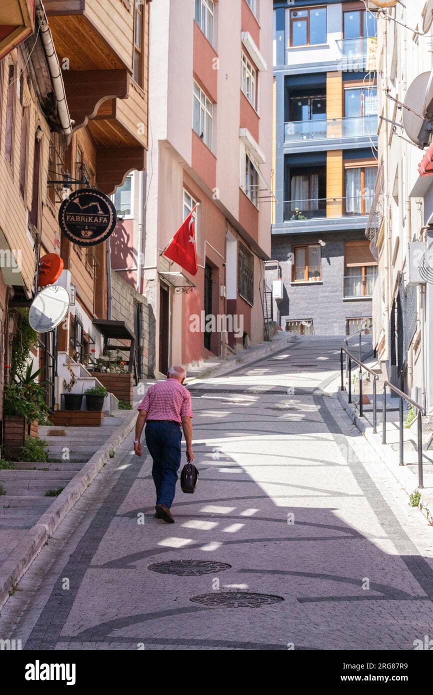 Istanbul, Turkey, Türkiye. Uskudar Street Scene Stock Photo - Alamy