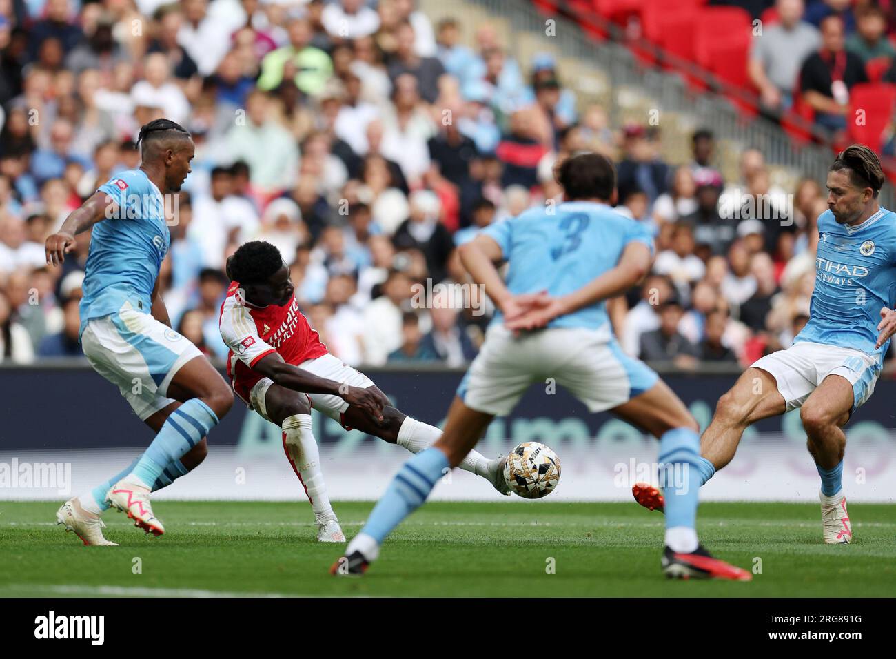 London, UK. 06th Aug, 2023. Bukayo Saka of Arsenal (c) has a shot at ...