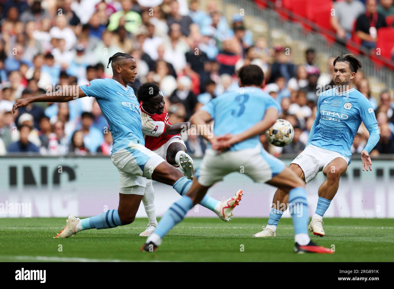 London, UK. 06th Aug, 2023. Bukayo Saka of Arsenal (c) has a shot at ...