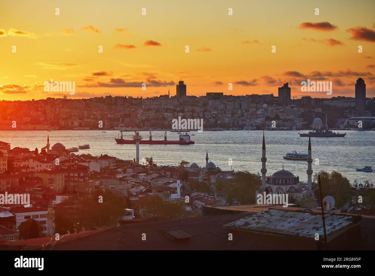 Scenic view of Uskudar district on the Asian side of Istanbul, Turkey ...