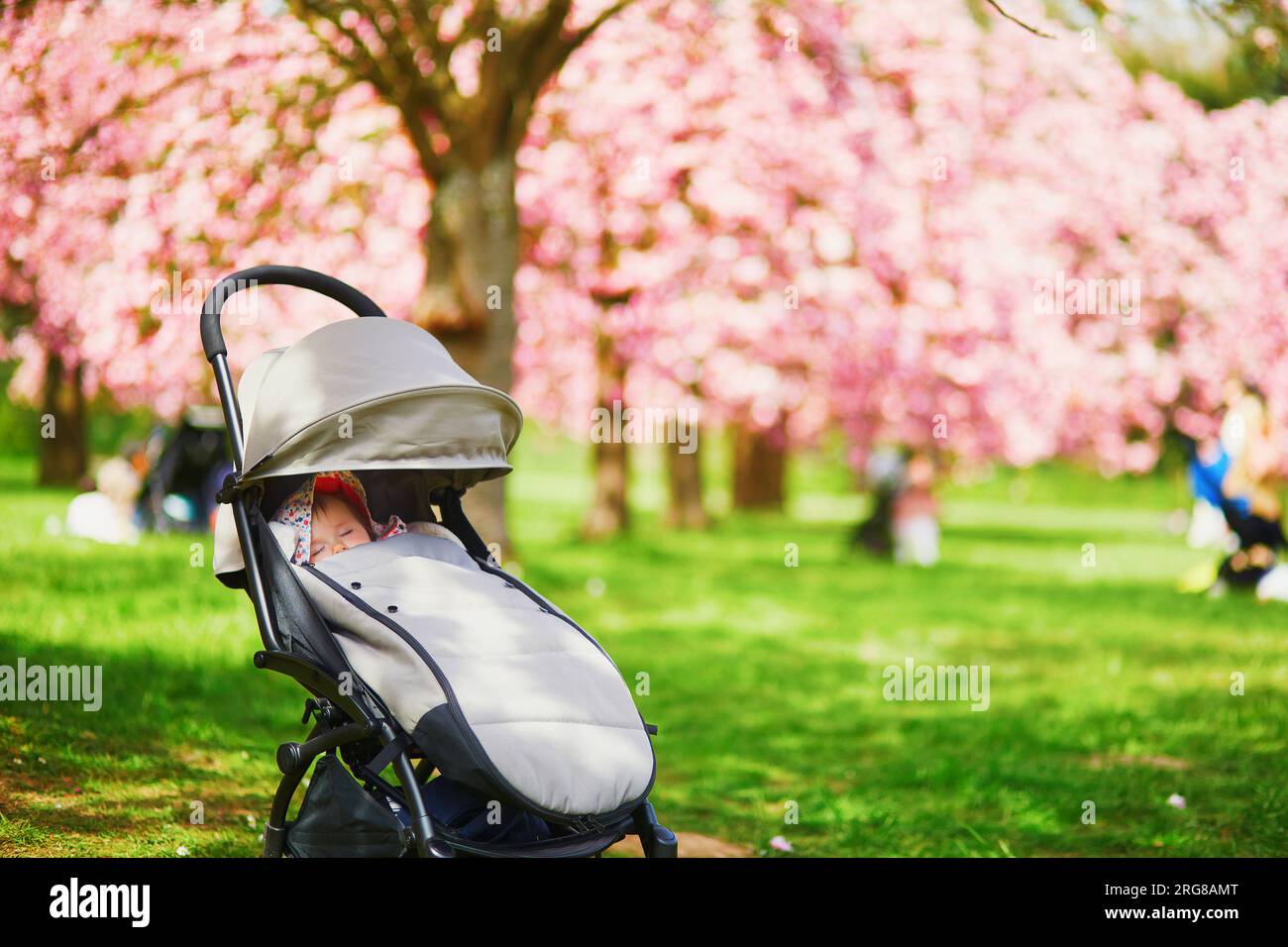 Little girl sleeping in park hi-res stock photography and images - Alamy