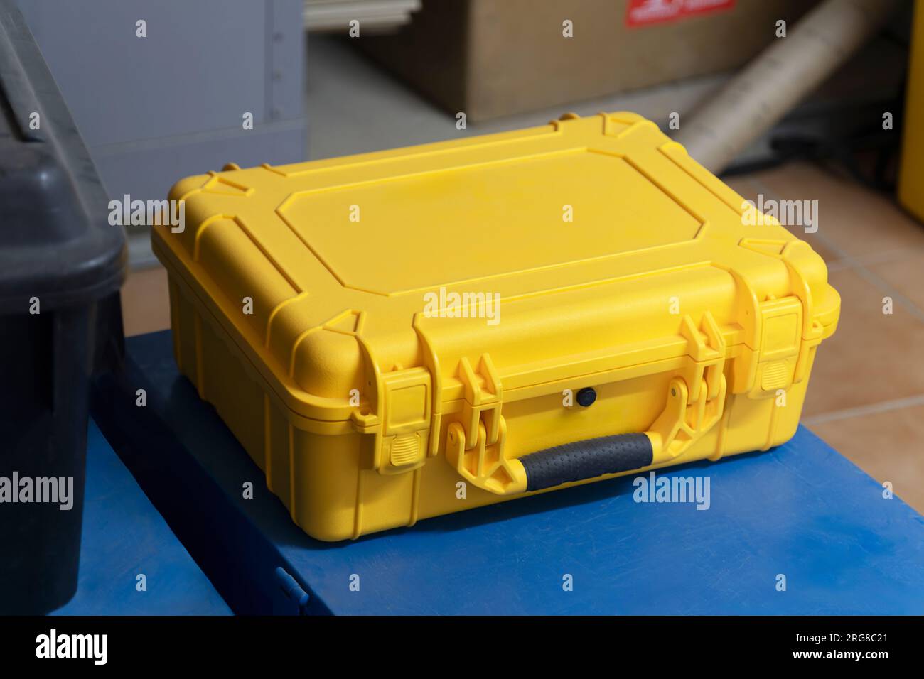 Impact safe packaging hi-res stock photography and images - Alamy