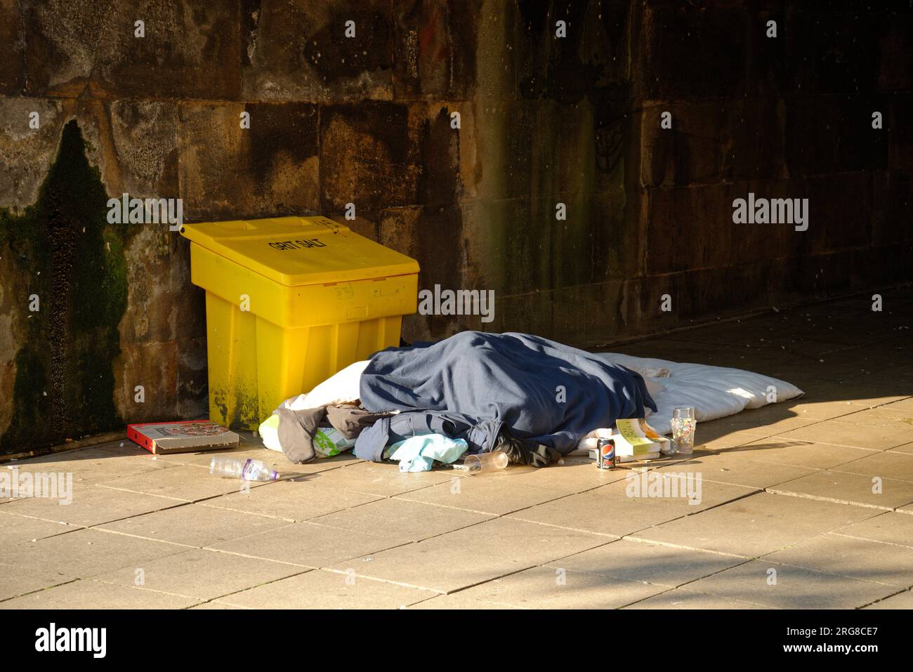 Homeless with sleeping bag hi-res stock photography and images - Alamy