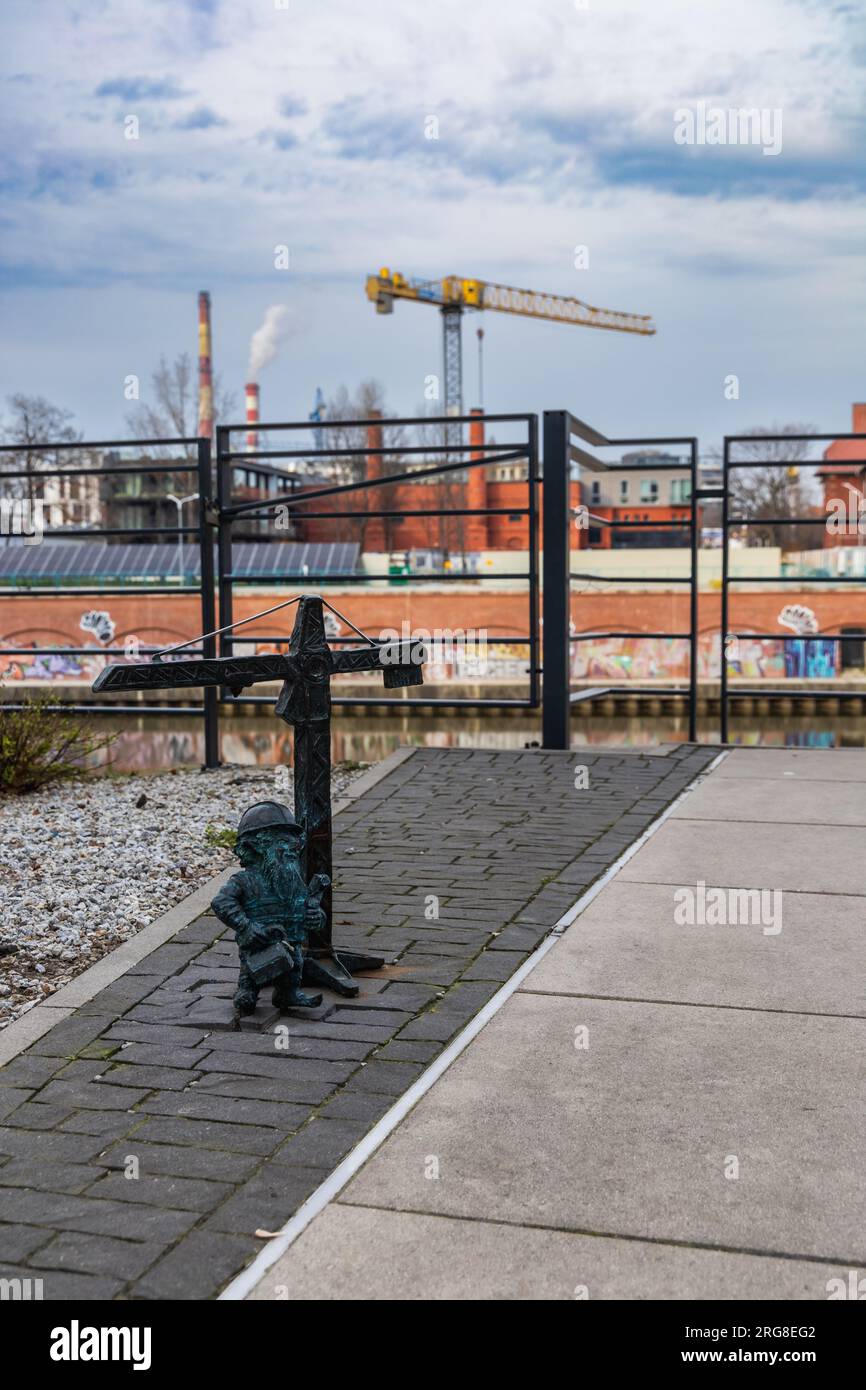 Dwarf builder hi-res stock photography and images - Alamy