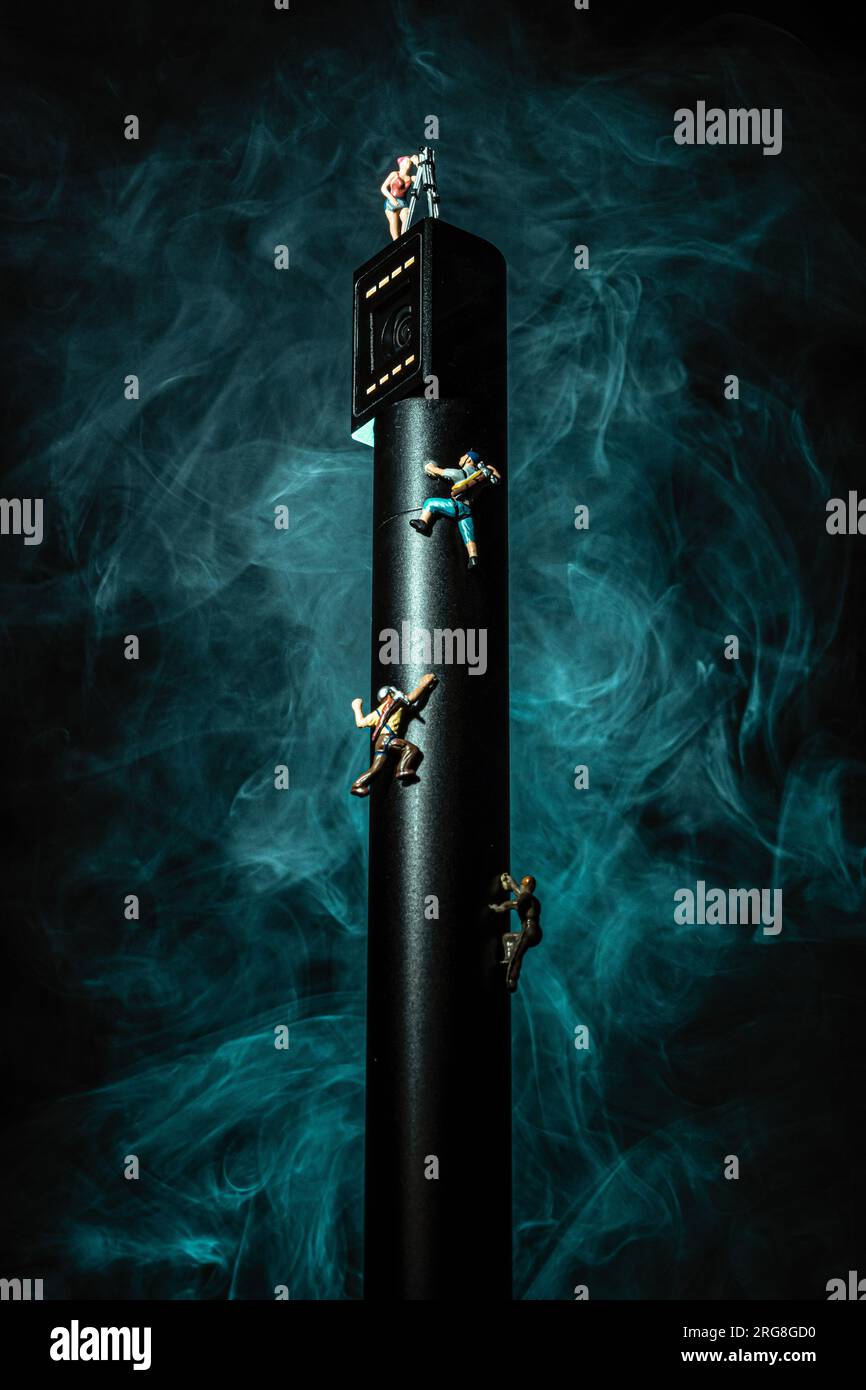 Miniature men climb up and down a Telescoping Macro Lens aka probe lens ...